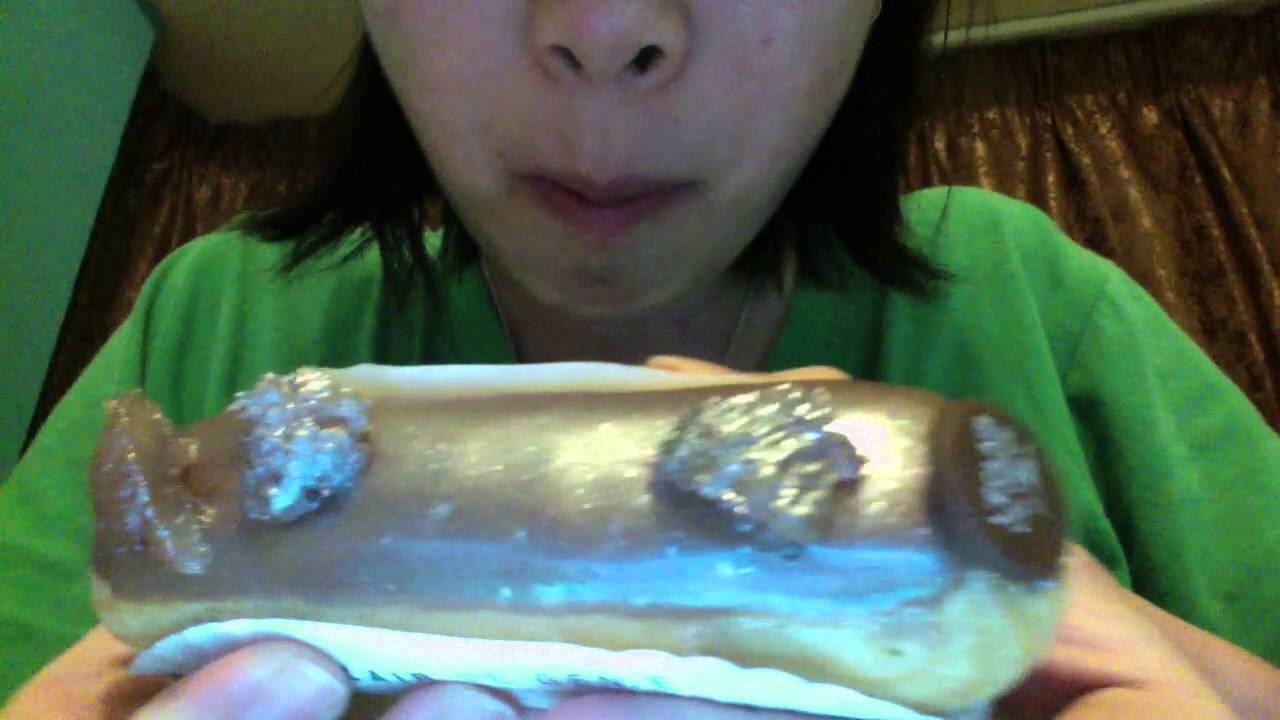 eating loud: L'eclair de genie Midnight Snack w Whispering - YouTube