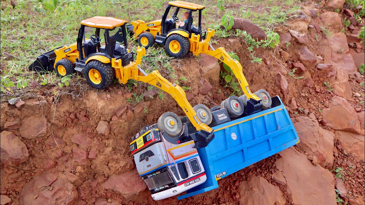 Accident Pipe loaded over speed truck Jump in Ditch pulling by 2 JCB ...