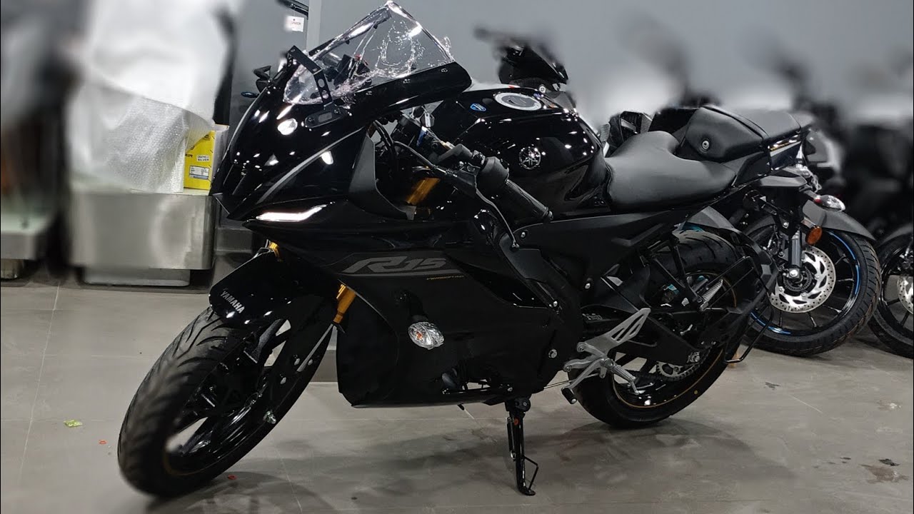 Yamaha R15 V4 New Metallic Black Colour Detailed Walkround Review - YouTube