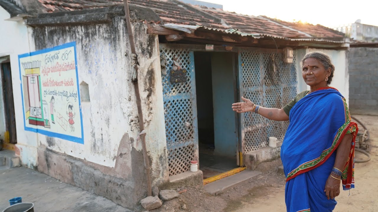 నా ఇల్లు చూడుర్రి | Gangavva Home Tour | My Village Show - YouTube