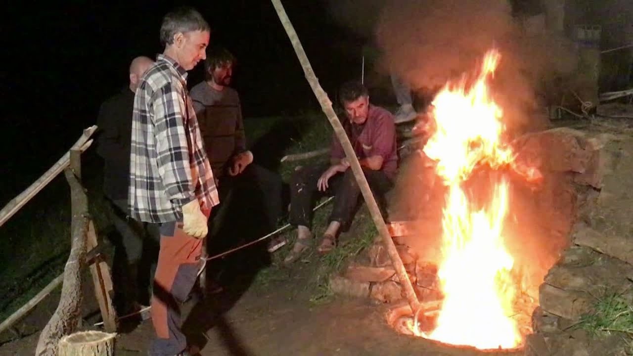 Cuita tradicional de pega negra a Sant Climent de Peralta - YouTube