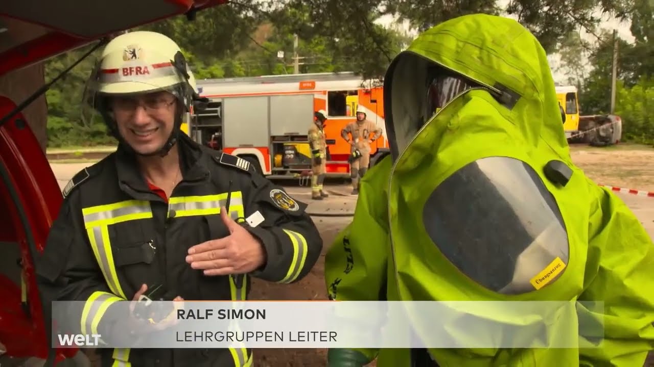 MSA Auer Vautex Elite hazmat suits at 'CSA Training' in German TV docu ...