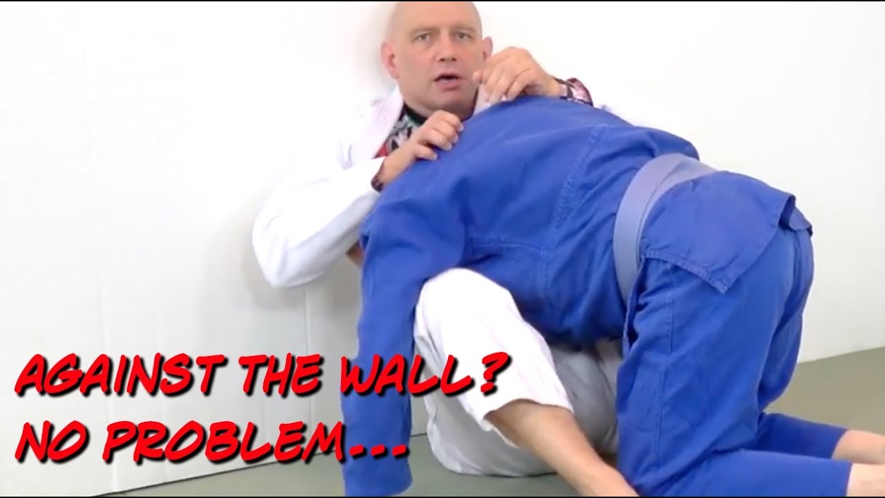 How to Use a Wall or a Fence While Grappling - YouTube