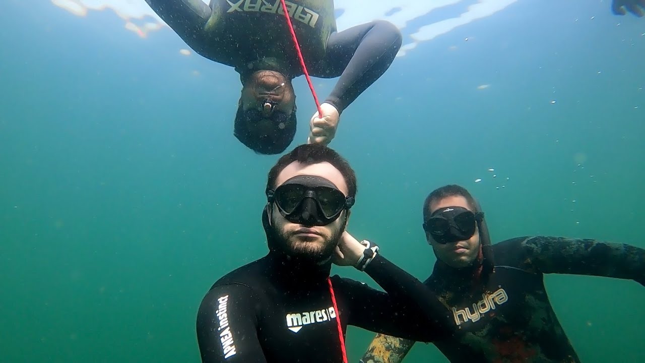 Freediving photography in 5 meters - YouTube