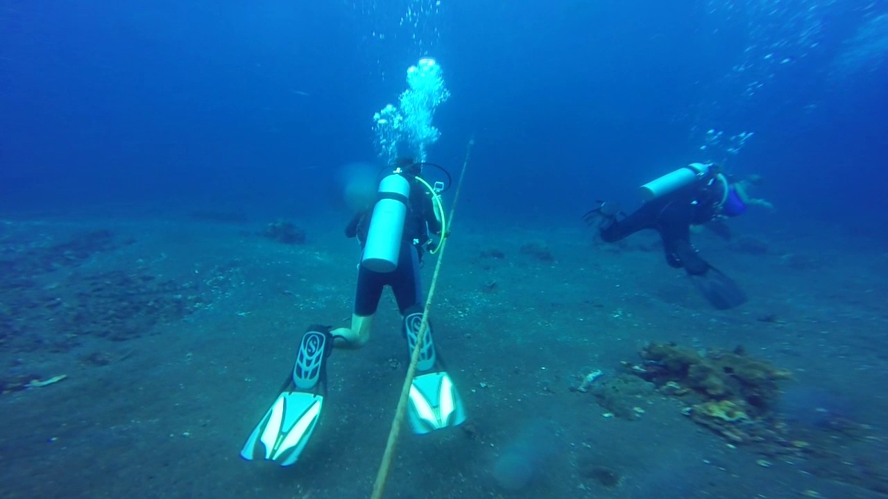 Diving problem: loose & too long hose - YouTube