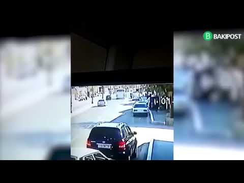 Bakıda qatarla avtobusun toqquşma anı