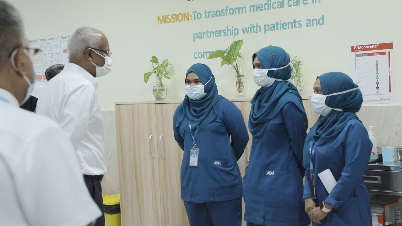 President and First Lady visit Addu Equatorial Hospital - YouTube