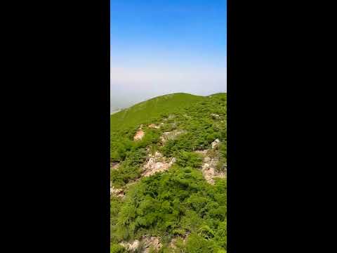 Doğa -Dağlar-Yeşillik ve Şarkı Eşliğinde