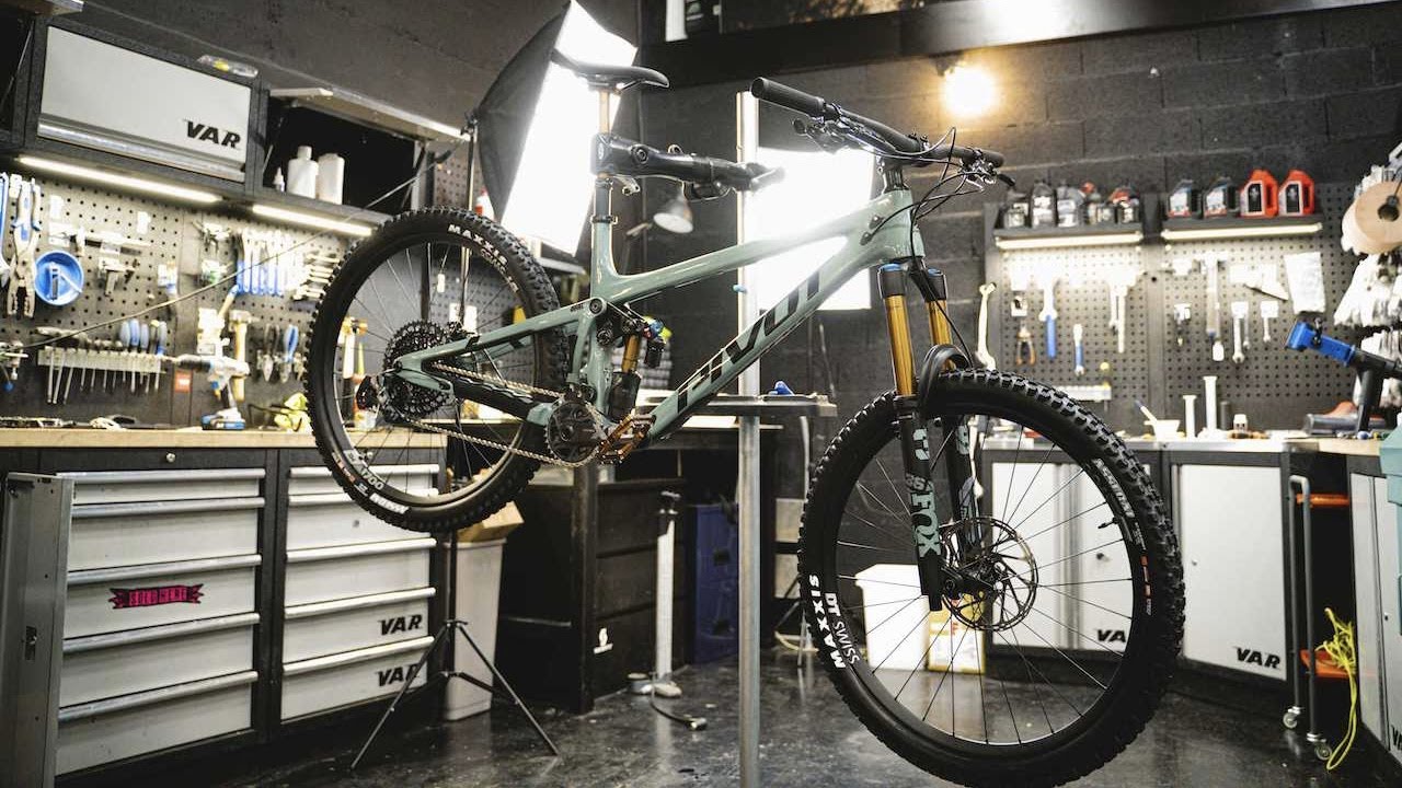 DREAM BUILD MTB Pivot Mach 6 2021 - YouTube