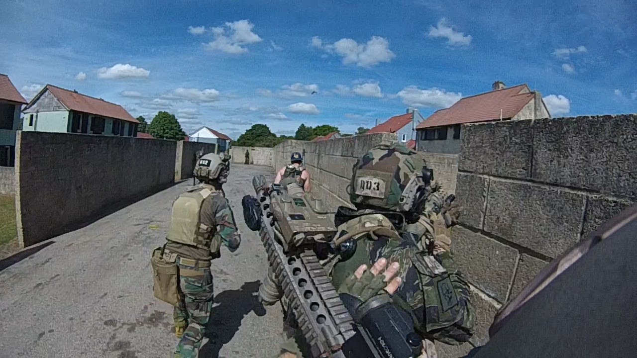 Continuous building assault & room clearance - Longmoor Urban Training ...