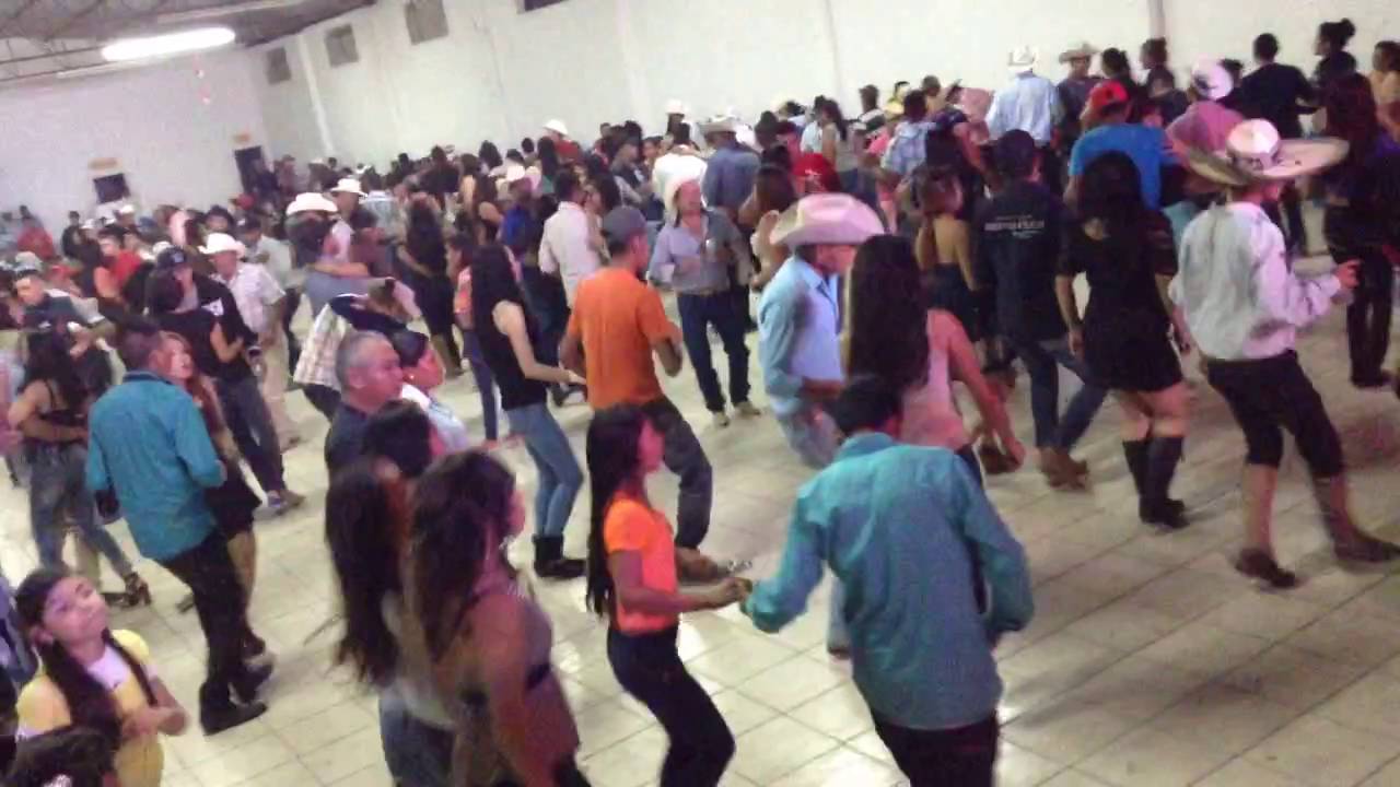Baile En El Rucio, Villa De Cos Encanto Norteño Del Zancarrón - YouTube