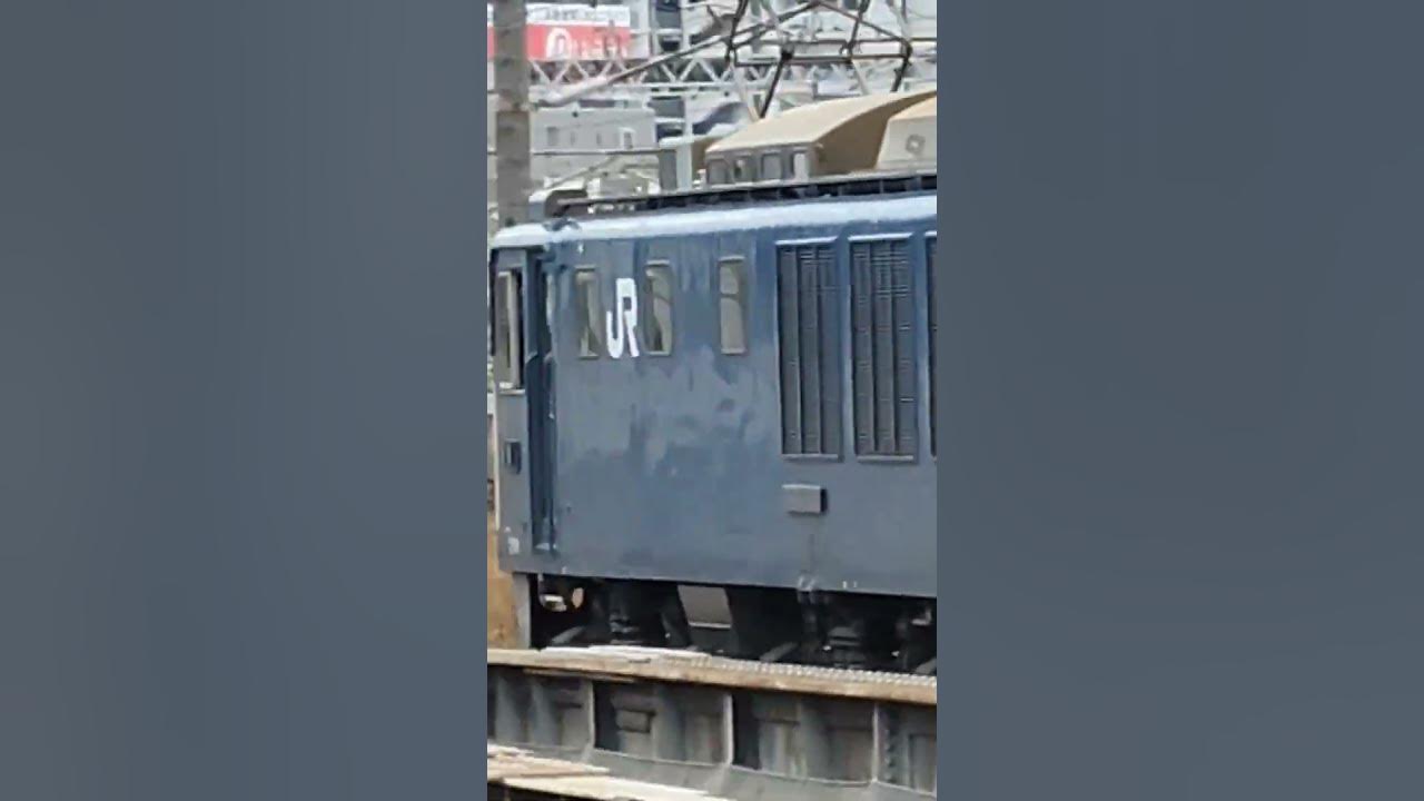 真横からEF64(国鉄色)＋EF210(キャラ桃) - YouTube