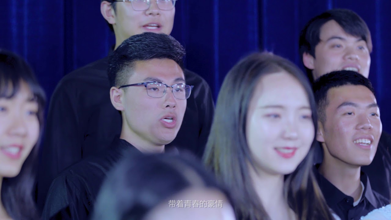 Campus Singing at East China Normal University 华东师范大学青春歌唱祖国 - YouTube