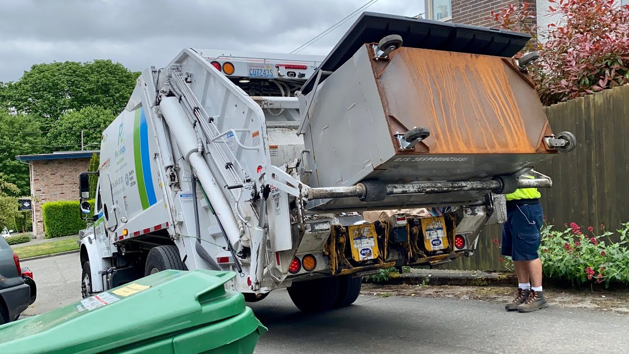 Recology New Way Garbage Truck Banging Out Dumpsters - YouTube