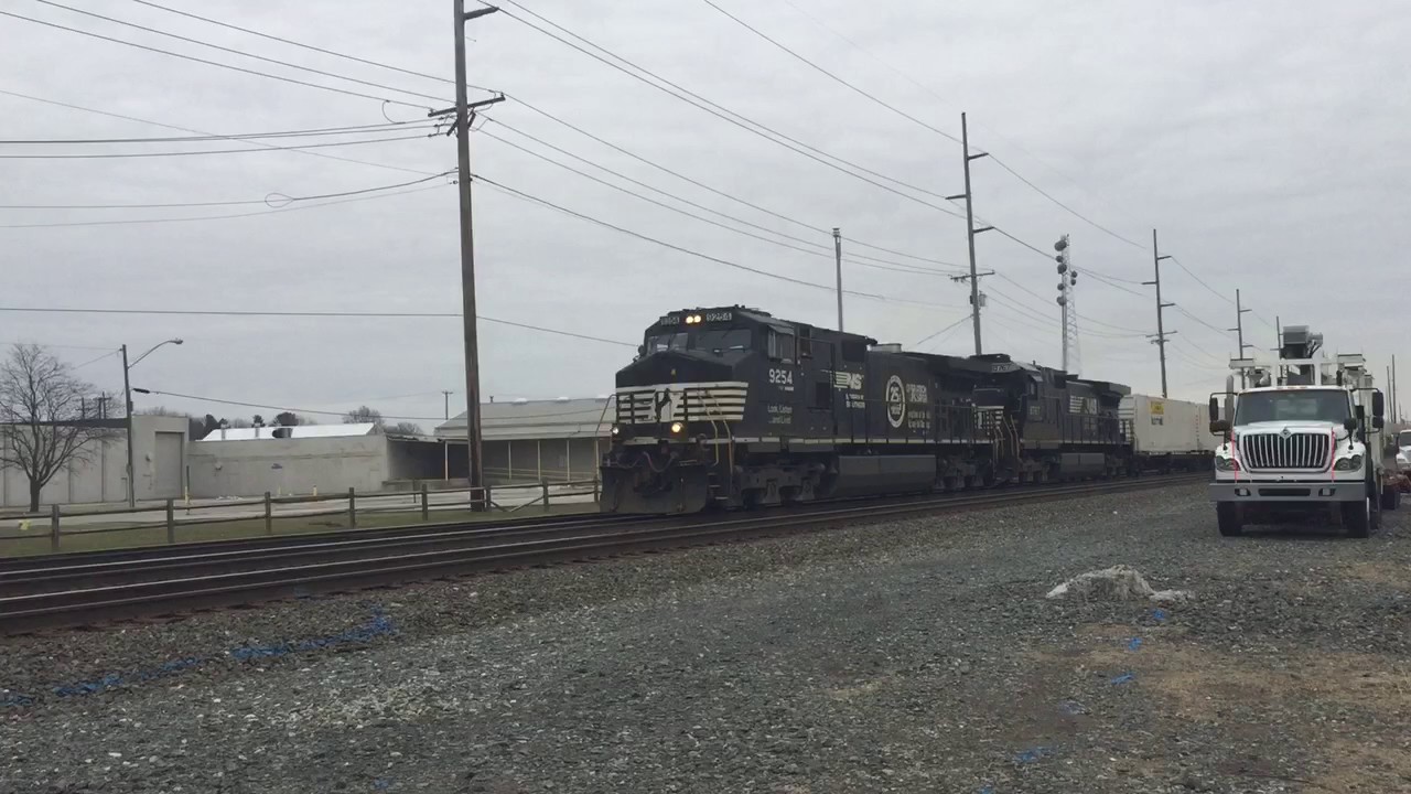 NS 9254 OLS Unit Flies Through Swanton, OH - YouTube