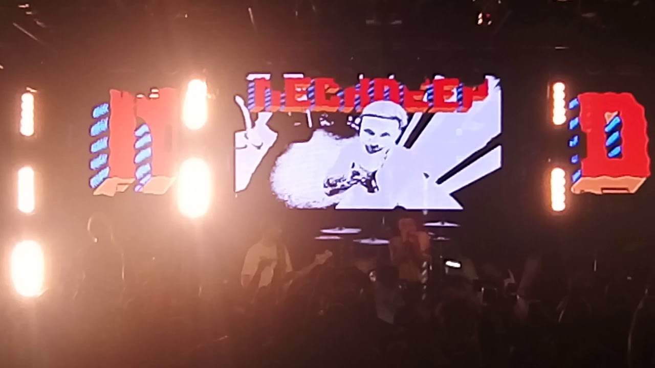 Neck Deep - December (Again) (Live in Singapore 10/3/18) - YouTube