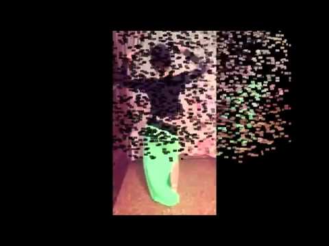 Yeşim evde neşeleniyor müthis show