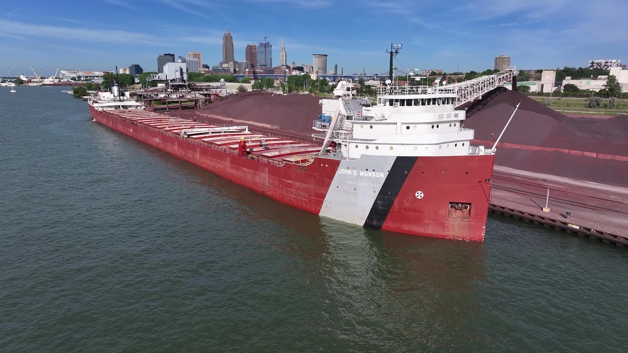 Loading Giants: The Massive Task of Iron Ore Ships on Lake Erie - YouTube