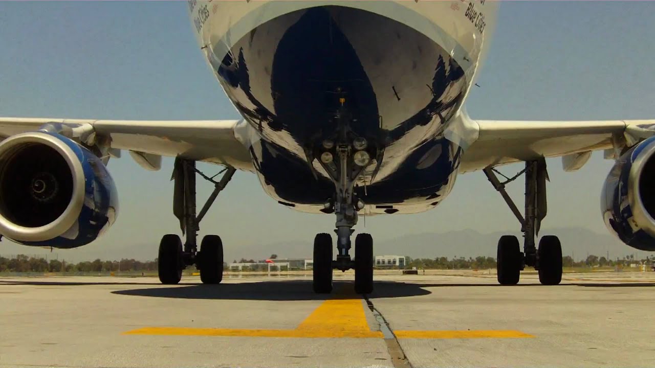 JetBlue marshaled in 1080p! - YouTube