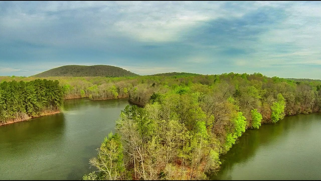 Q500 Typhoon... Flying Over Lake Lucas on a Windy Day - YouTube