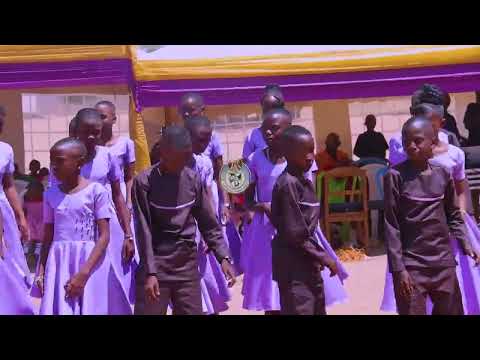 WAHITIMU WA DARASA LA SABA SHULE YA AWALI NA MSINGI BAKHITA KATIKA UBORA WAO HAWAPOI WALA HAWABOI.