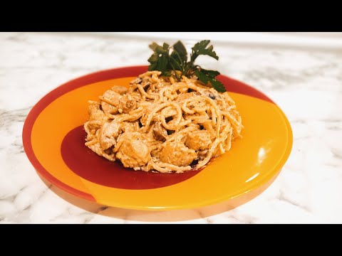 Göbələkli, qaymaqlı spagetti toyuq əti ilə. Спагетти с грибами,  сливками и курицей.
