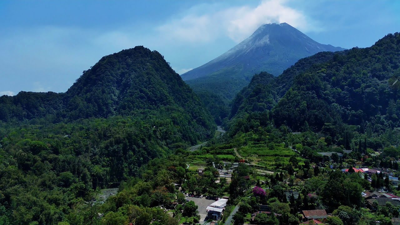 GARDU PANDANG - Gunung merapi terlihat jelas hari ini + [Drone Footage ...
