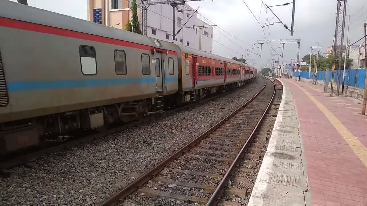 [ 12862 ] KACHEGUDA - VISAKHAPATNAM SF EXPRESS LHB TRAIN WITH WAP-7 ...