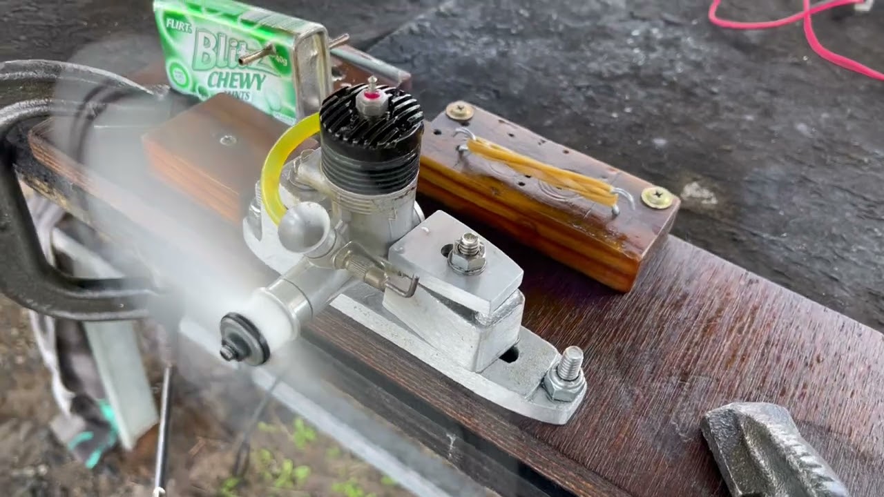 1974 Taipan Mk. 5 "Lightning Bolt" 2.5 c.c PB Model Glow Engine - YouTube