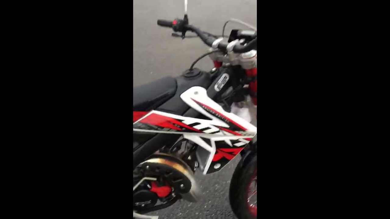 Présentation de ma moto (MRT TROPHY) - YouTube