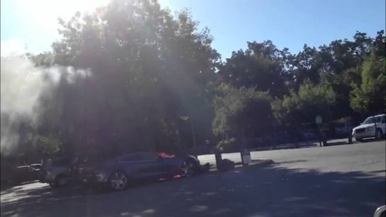 Fisker Karma car on fire - YouTube