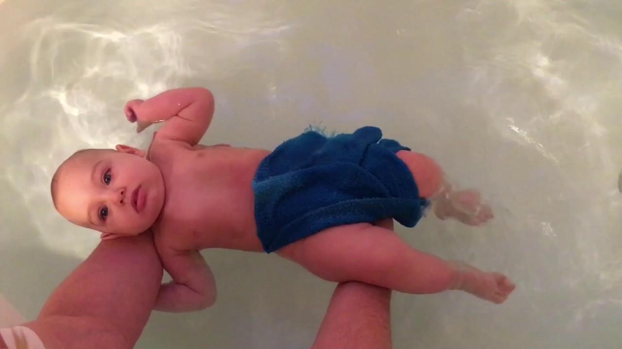 Ickle Baby Bot - Lush + Baby Bath | ohpleasesharon - YouTube