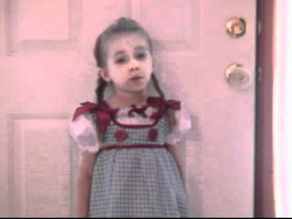 5 Year Old little girl Autumn Rae singing Somewhere over the Rainbow ...