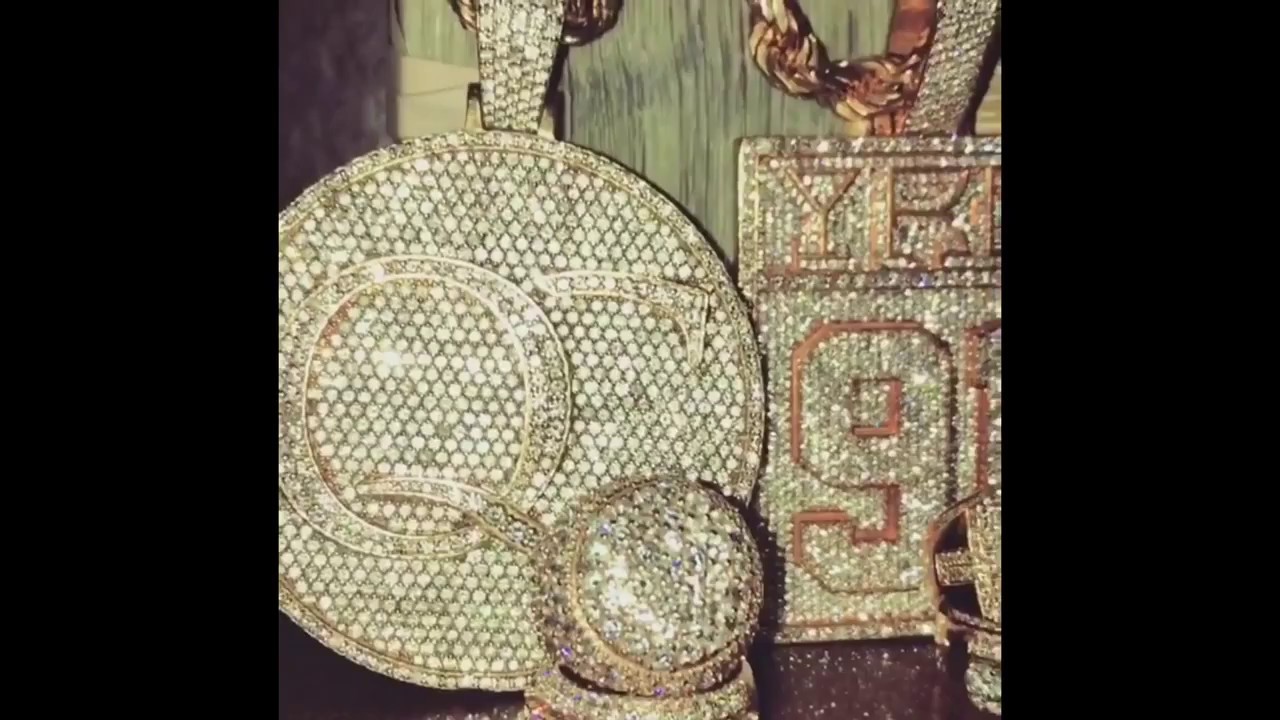 Soulja boy Flexes Stolen Migos Chain. Quavo responds!!! - YouTube