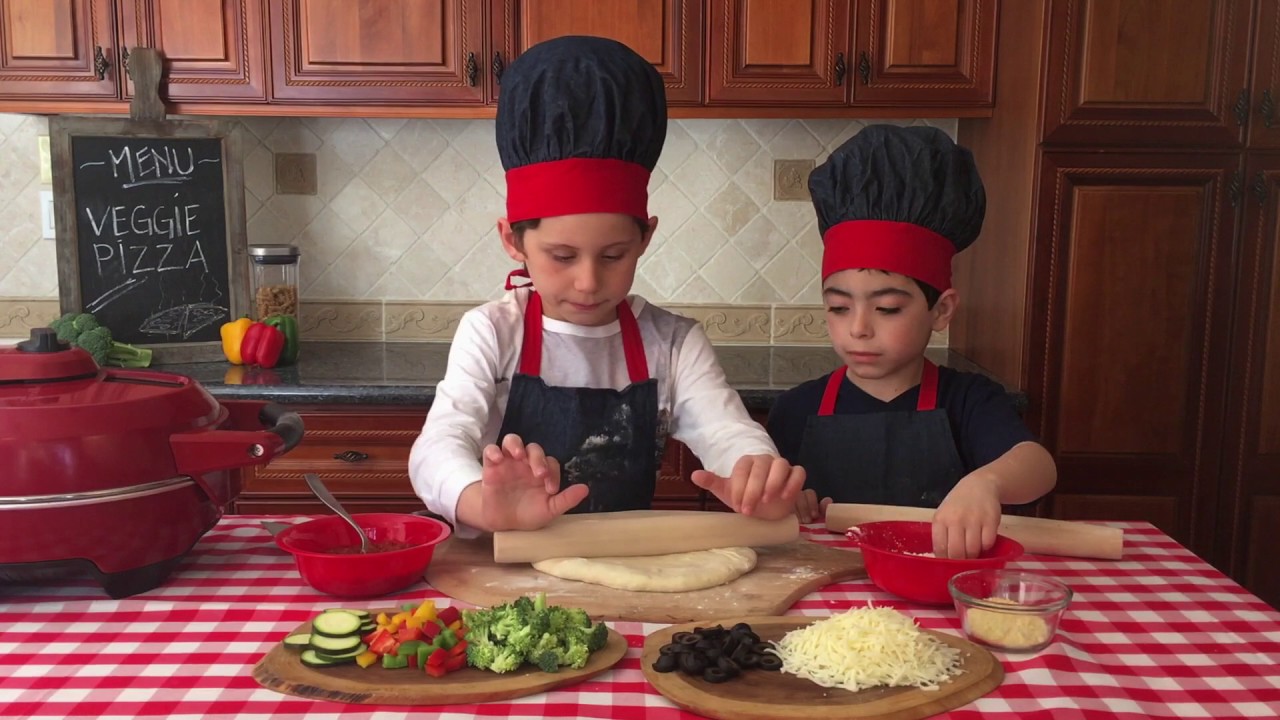 Veggie Pizza | Kids Baking | How to make a pizza - YouTube