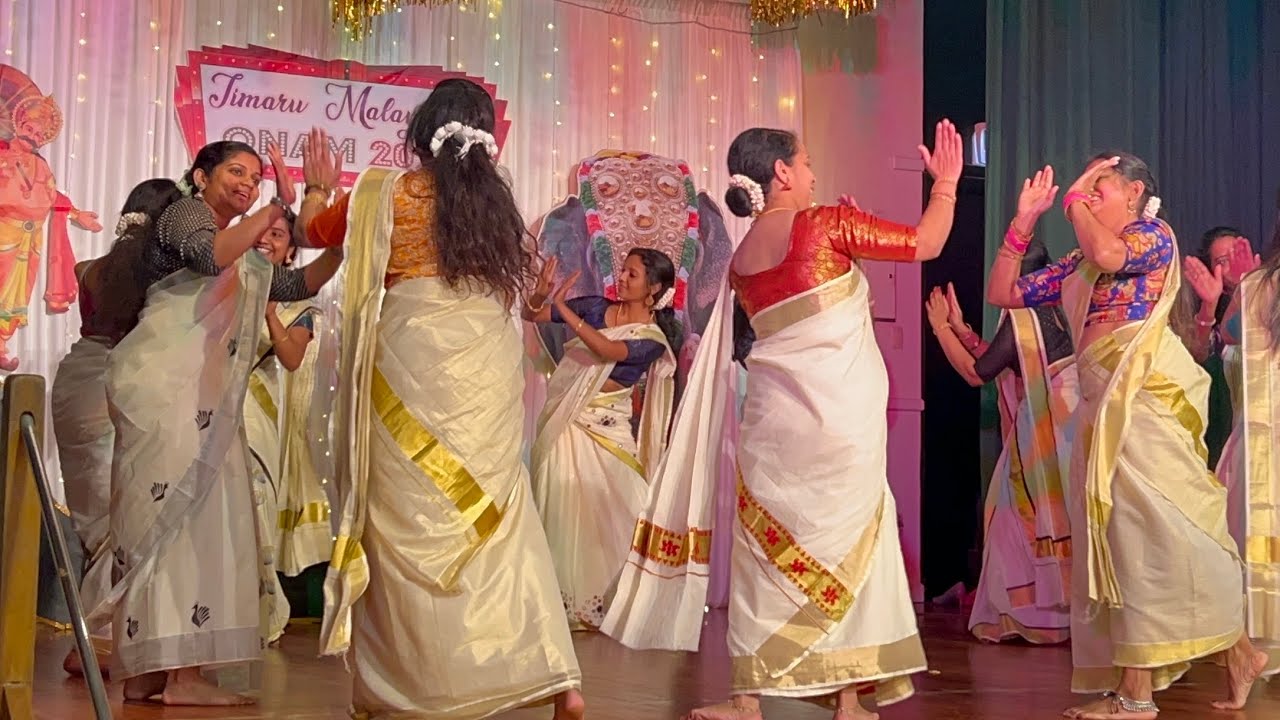 Thiruvathira Kaithapoo - തിരുവാതിര കൈതപ്പൂ മണമുള്ള - YouTube