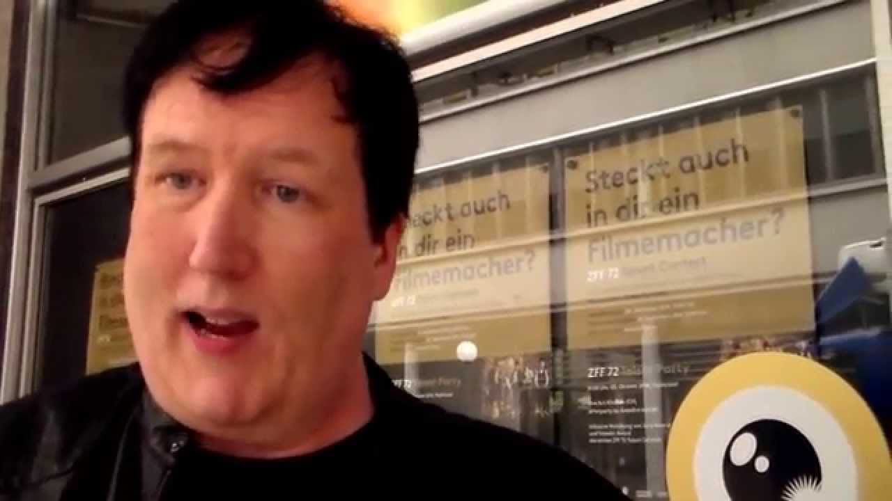 Des Doyle about SHOWRUNNERS and the writers' "guilt" ;) - YouTube
