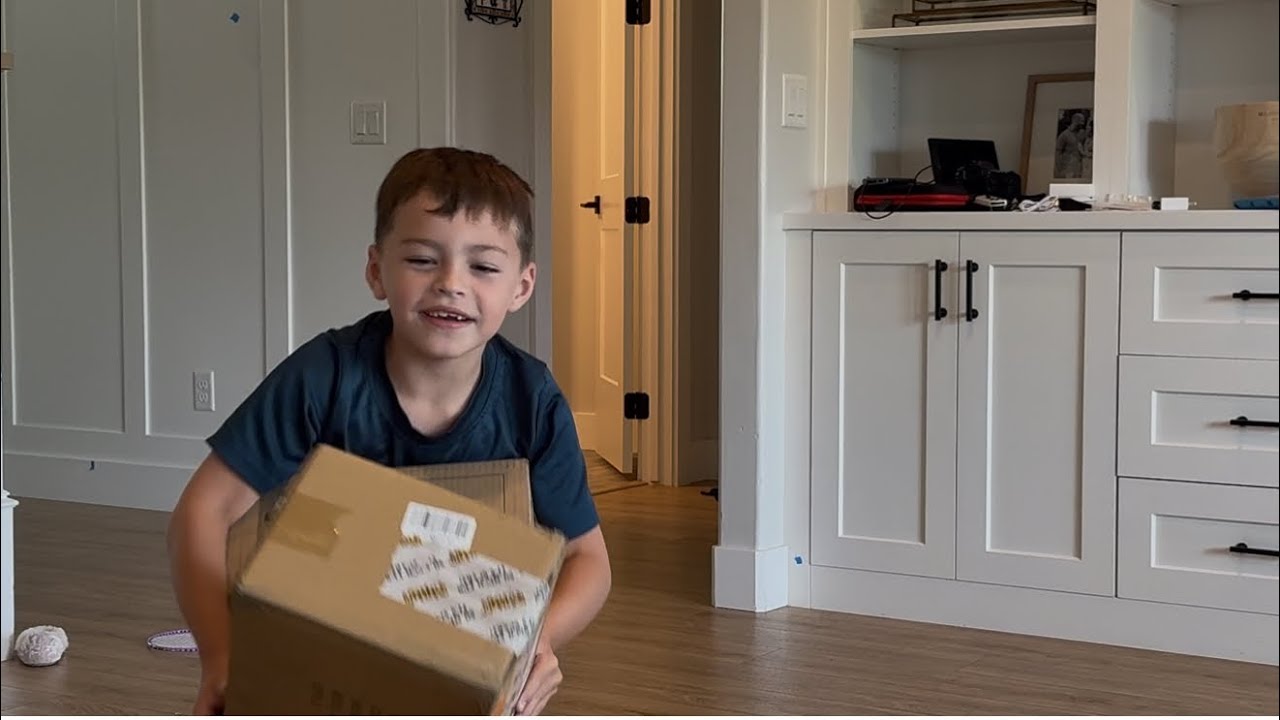 Ghostbuster trap-box opening - YouTube