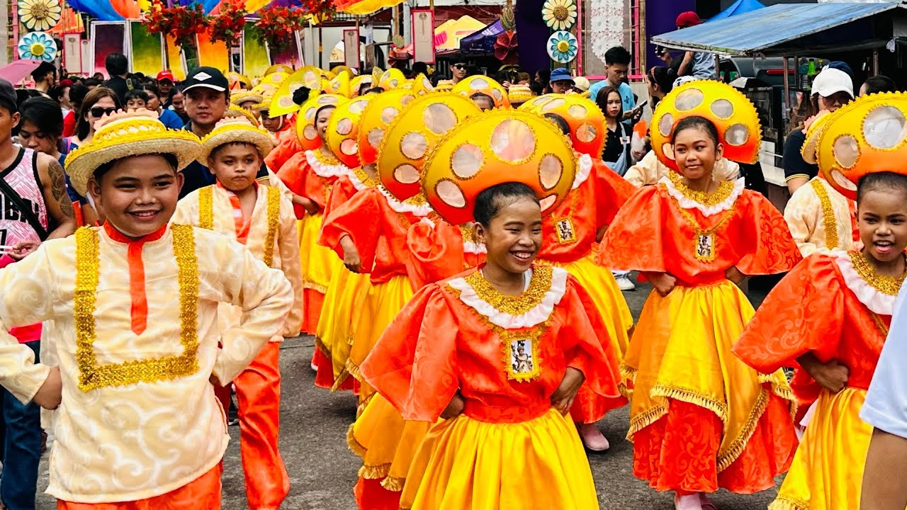 LUMBAN CENTRAL ELEM SCHOOL PASEIO AT PASAYAW SA KALYE BURDANG LUMBAN ...