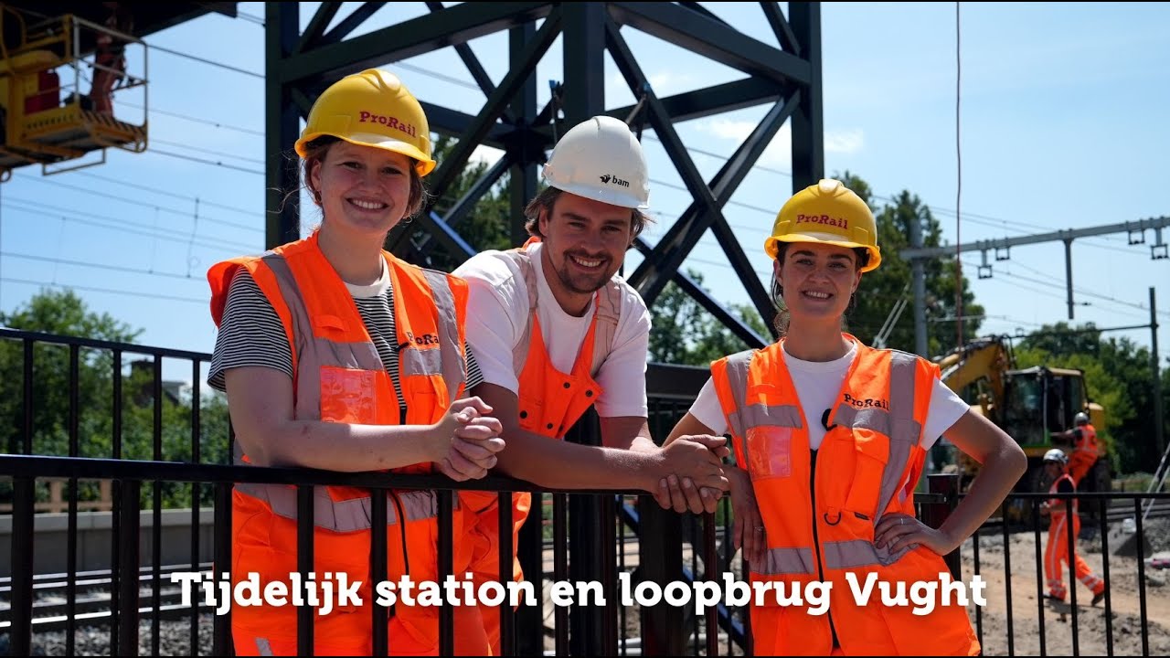 Bouw van het tijdelijk station en loopbrug in Vught - YouTube