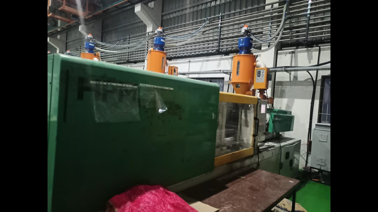 HPM Injection Moulding Machine - YouTube