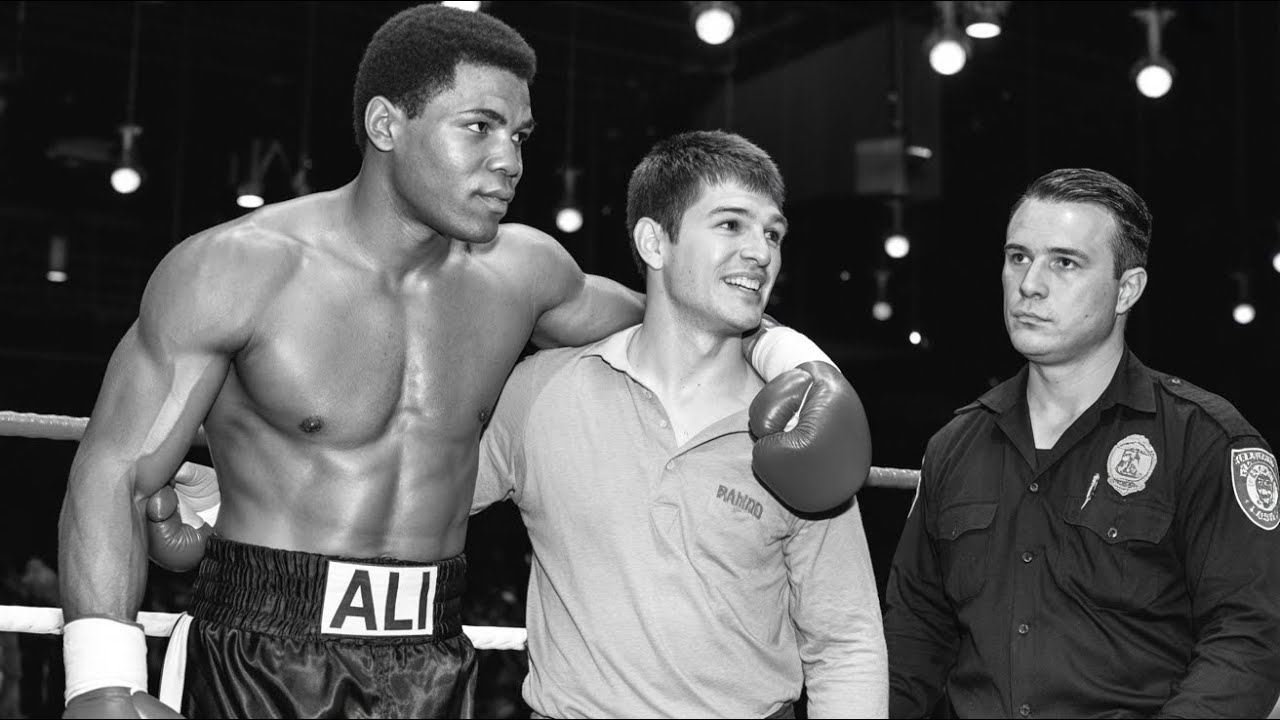 A Security Guard Mocked a Nervous Fan—Muhammad Ali Saw It and Walked ...