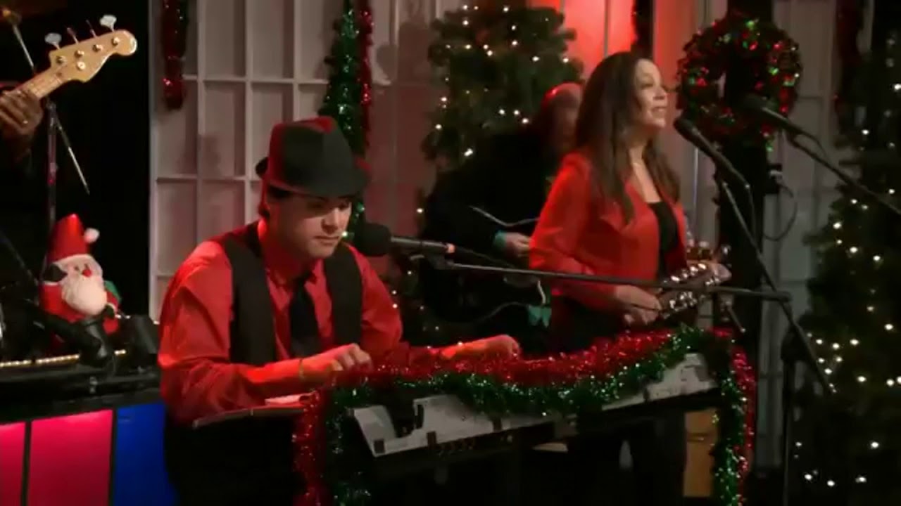 Christmas song montage Eric Look - YouTube