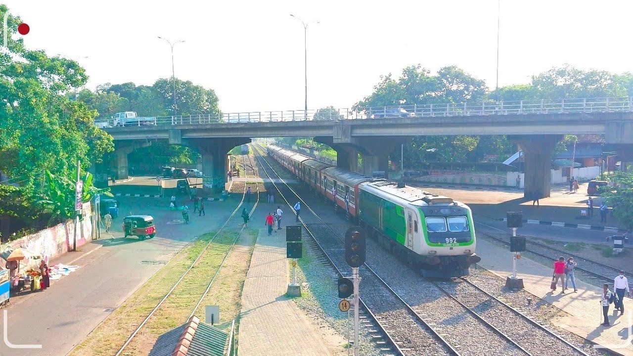 mirigama train reaching to dematagoda railway station | class s14 ...