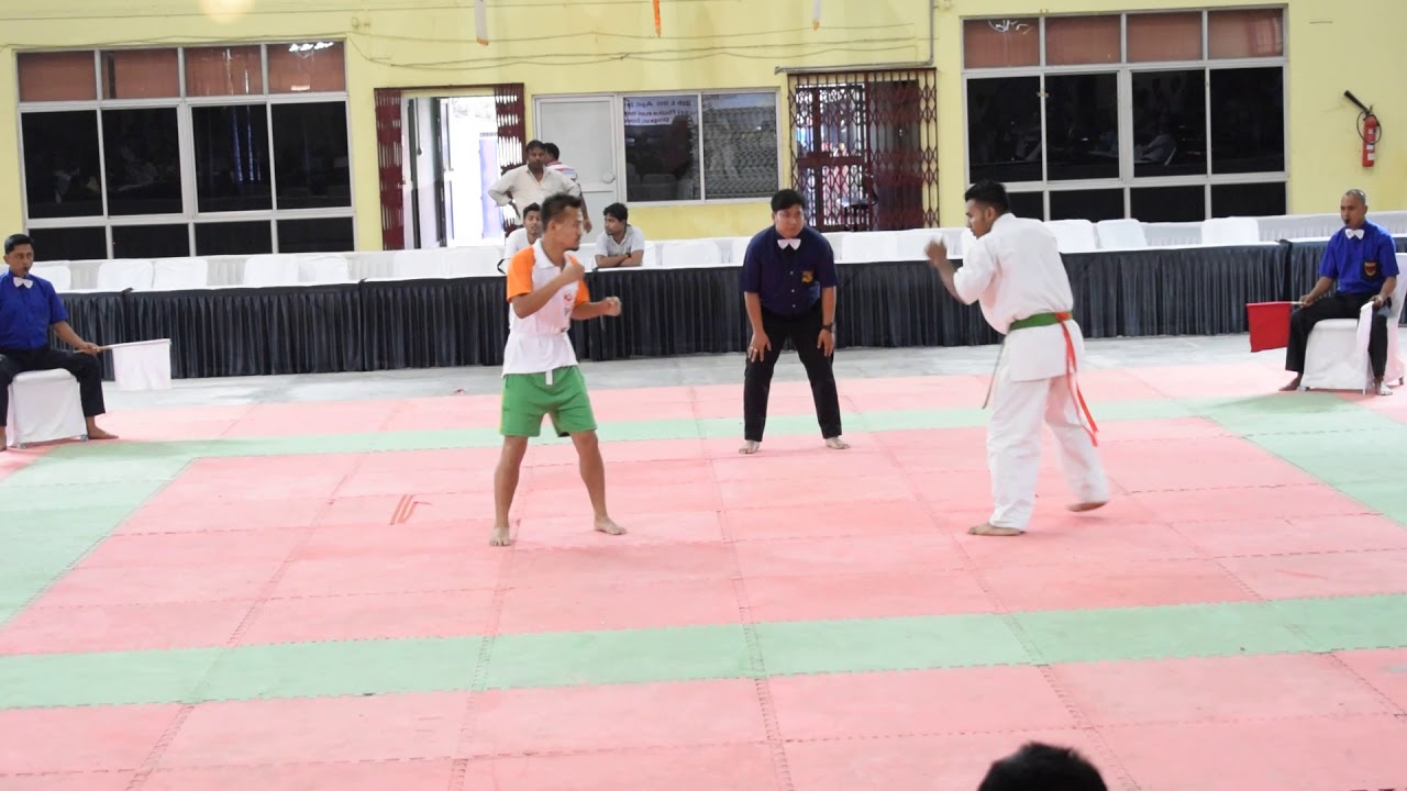 kyokushin karate fight - YouTube