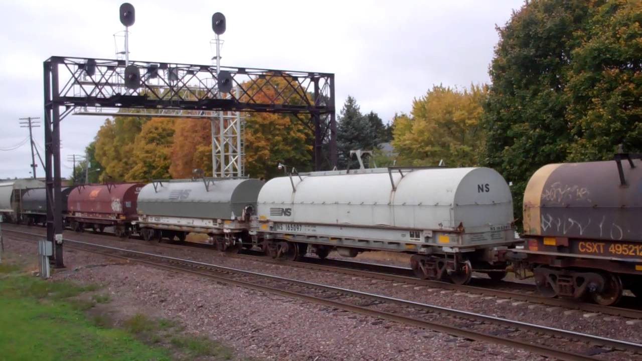 UP 6572 (AC44CW) leads a Eastbound Union Pacific mixed manifest through ...