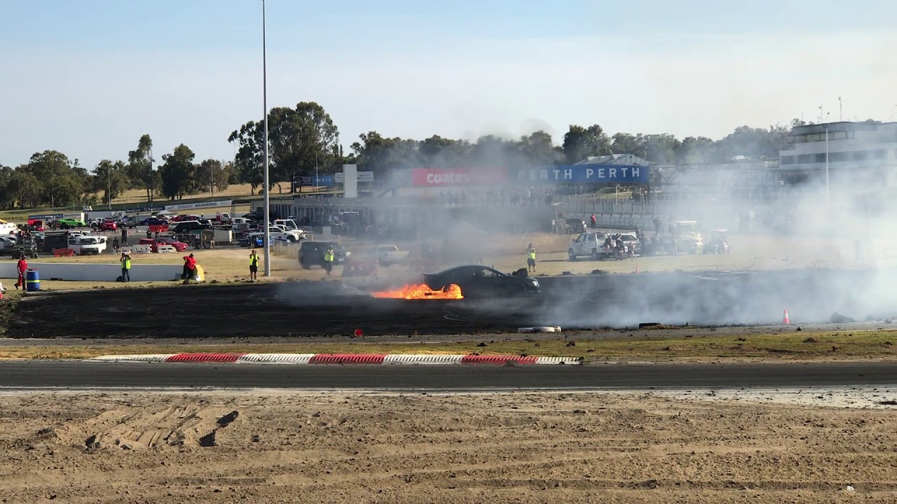 FEAR MONARO ON FIRE AT WEST COAST NATS 2017 - YouTube