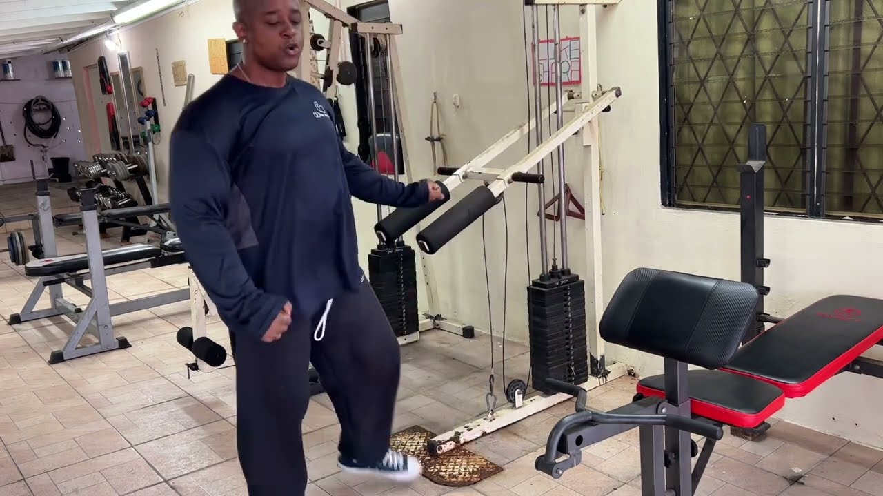 ©️ MUST DO EXERCISES FOR BIG LEGS - 100 DAYS OUT - YouTube