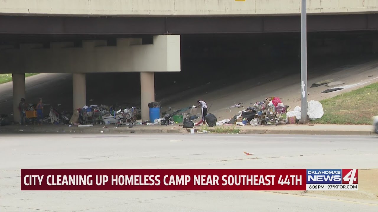 City cleaning up homeless camp near Southeast 44th - YouTube