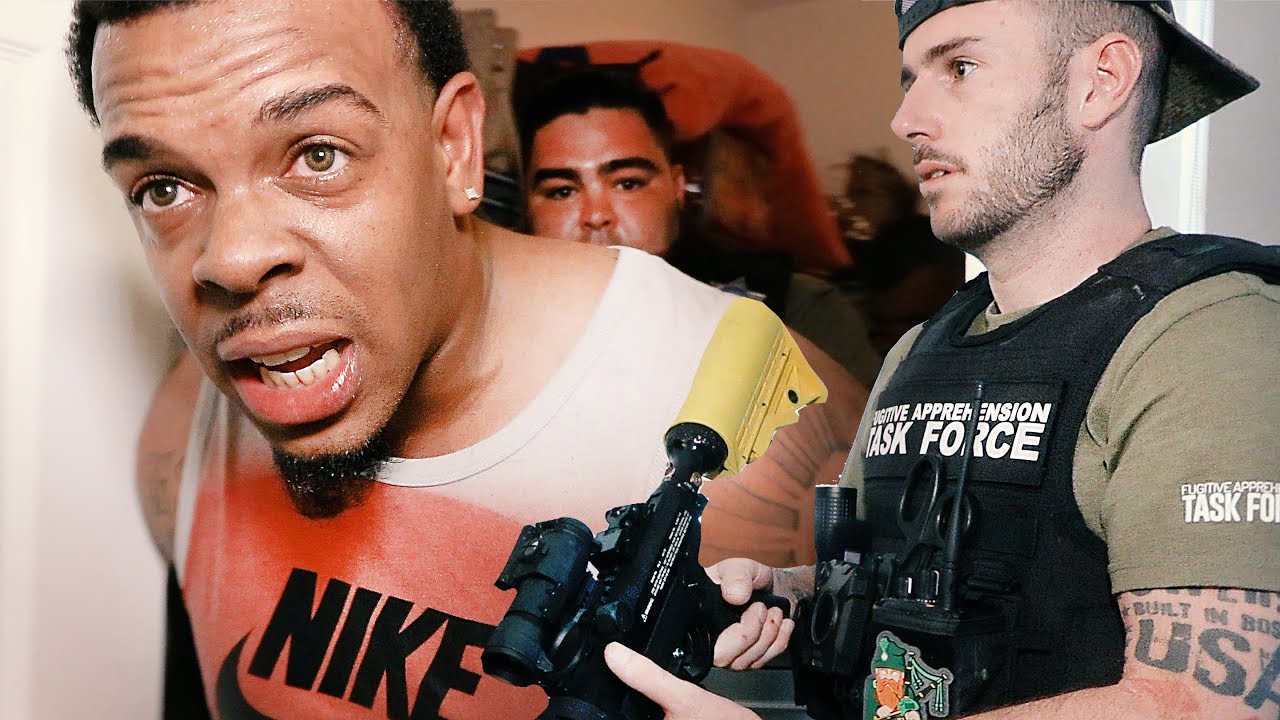 Big scared man locked in a closet - YouTube